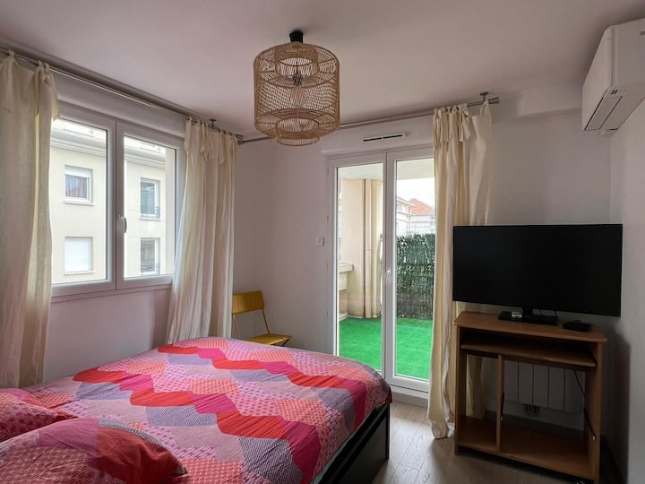 Chambre Privée 2 Personnes +Tv Balcon 2mn Rer - Bussy-Saint-Georges