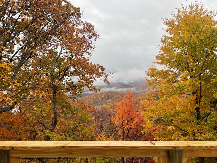 Smoky Mountain Mist Cabins
“Mountain Mist Getaway” - Gatlinburg, TN