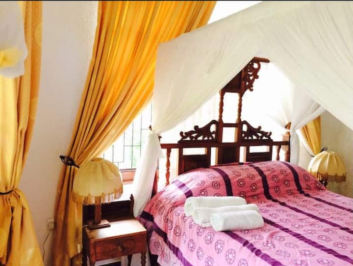 Evergreen Hideaway: Serene Views And Beach Access - Dar es Salam