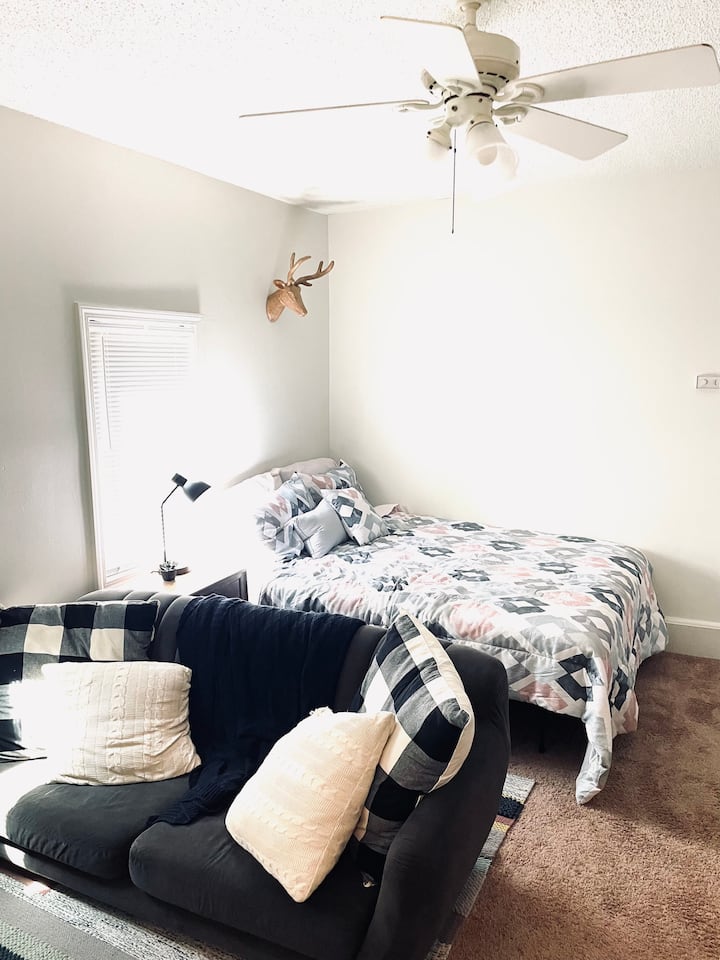 Perfect Little Studio Flat In Farmington Hills - 파밍턴힐스