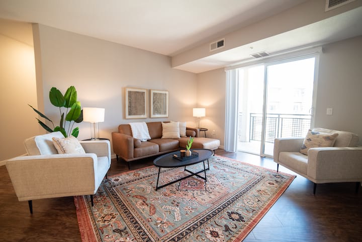 Lovely Modern Two-bedroom With Courtyard View! - Eden Prairie, MN