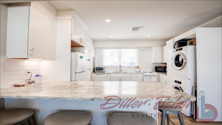 Lovely Rear 2 Br Cottage!~ Pets Considered *Pool* - Cape May County Park & Zoo, Cape May Court House