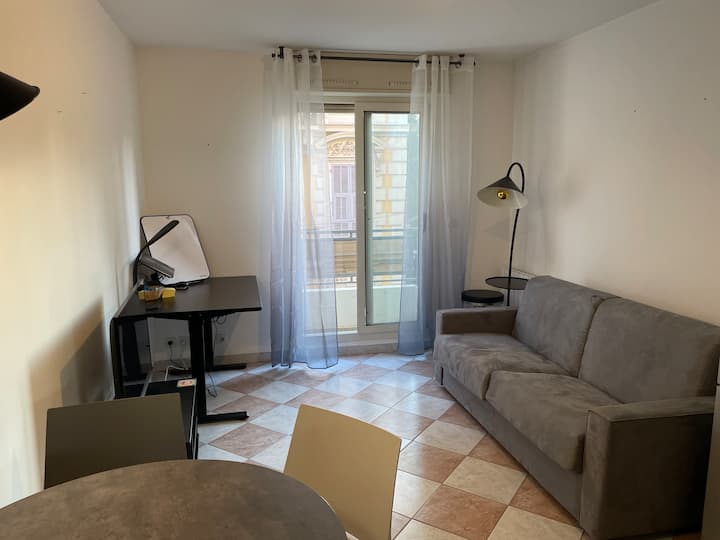 Bel Appartement Situé En Centre-ville - Nice