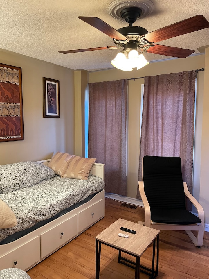 Roomy 2 Bed, 2 Bath And Balcony. - Toronto