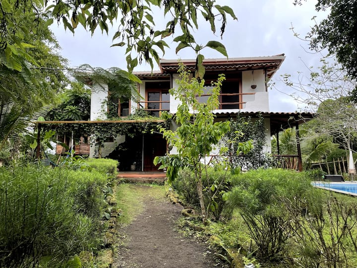Casa Garúa. Casa Rústica Con Piscina En Galápagos. - Galápagos Islands