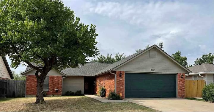 Beautiful 3 Bd 2 Ba With Free Parking. - Lawton, OK
