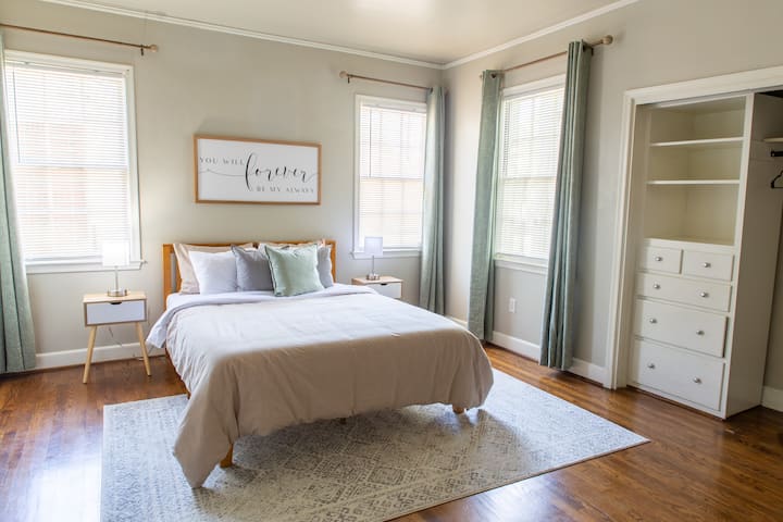Spacious Retreat W/pool Table-minutes To Downtown! - Memphis, TN