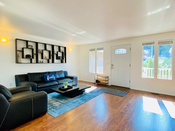 Sunny B/r W/ Bright Cover Patio & Free Wf, Parking - Great American Casino Everett