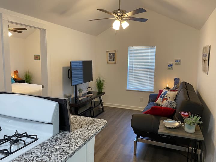 Three Oaks Loft Near Downtown Fw W/private Parking - Fort Worth, TX