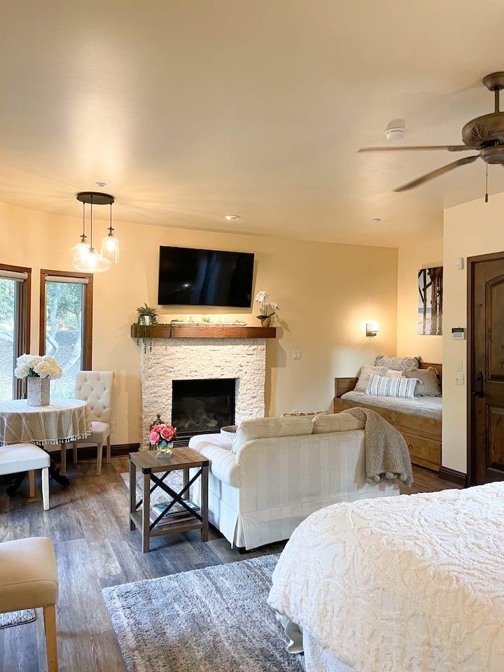Mediterranean Hilltop Guest House - Avila Beach, CA