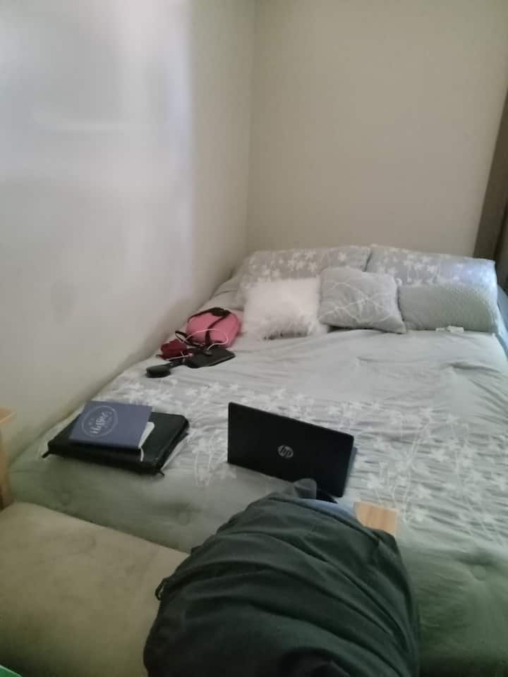 1 Beds And 1 Bath Available In Private Home - Homewood, IL