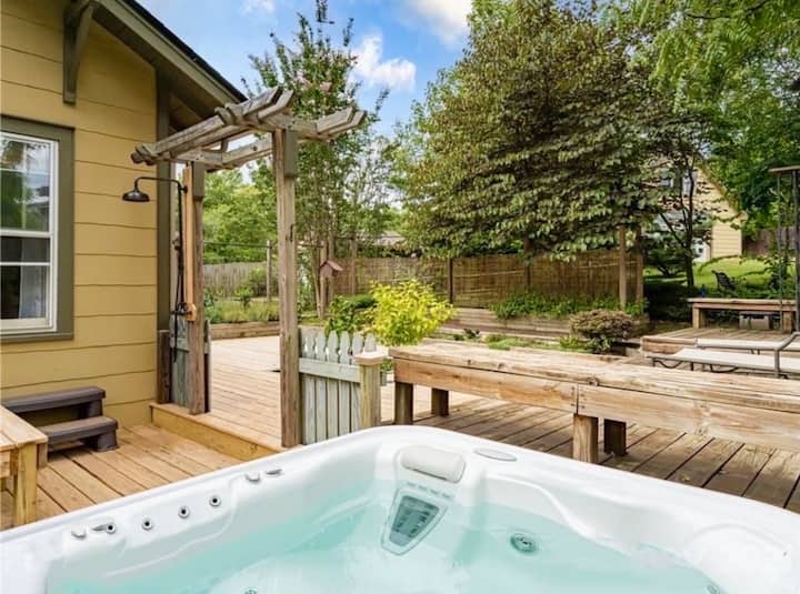 Walk To Cafés + Luxe Hot Tub! - Asheville, NC