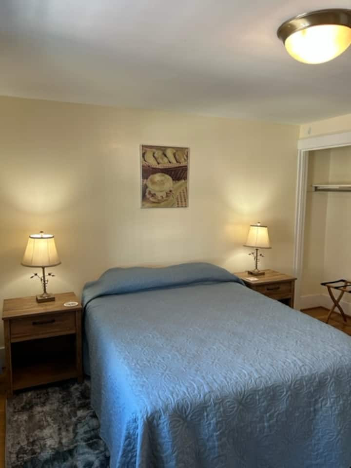 Messy Katie Suite: 2nd-floor Studio Oxford Uptown - Hueston Woods State Park, College Corner