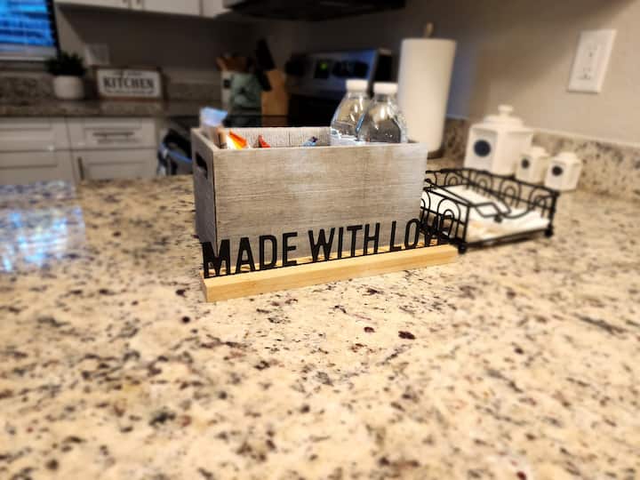 Cozy! Renovated Duplex Minutes From The Beach - Clearwater Beach, FL