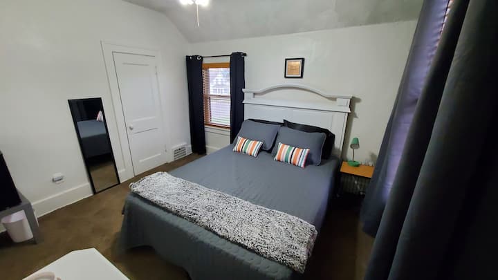 Beverly House Room #3 For Traveling Professionals - North Dakota