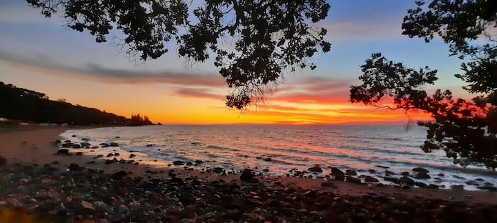 Beach Front Bach - Thames