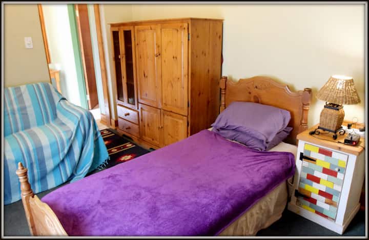 No Load Shedding
"Rejoice"
Cosy, Self Catering - Pretoria (South Africa)