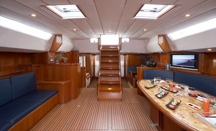 Private Suite + Full Bath On 83ft Yacht By The Sea - Cunit