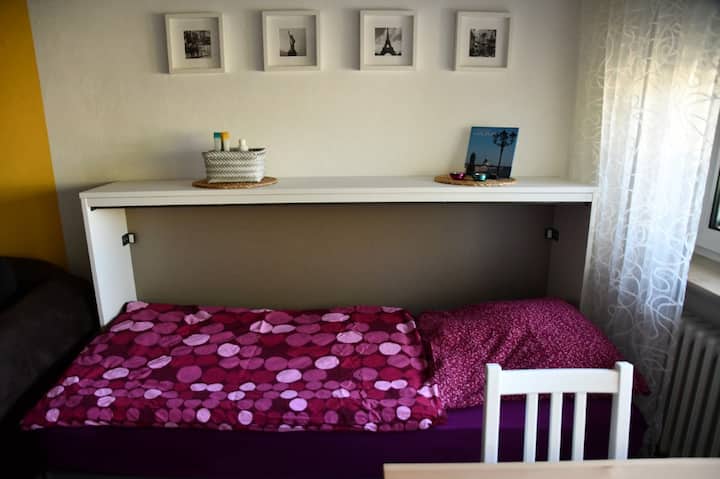 Gemütliches Zimmer Mit Einzelbett Für 1 Person - Karlsruhe