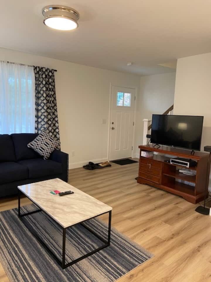 Newer 2 Bedroom 1.5 Bath Near Oakland Beach - 沃威克