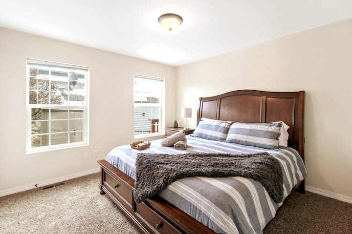 Primary Bedroom With Private Bath - Missoula, MT