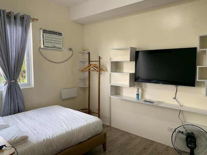 Minimalist Condo W/pool&netflix Near Nuvali - Silang