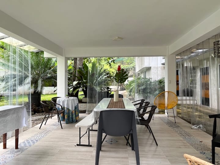 Huge 1-bedroom Good For 6 Persons - Bacolod