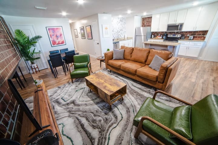 2 Bedroom 2 Bath Historic Downtown Pc Apartment - Panama City, FL