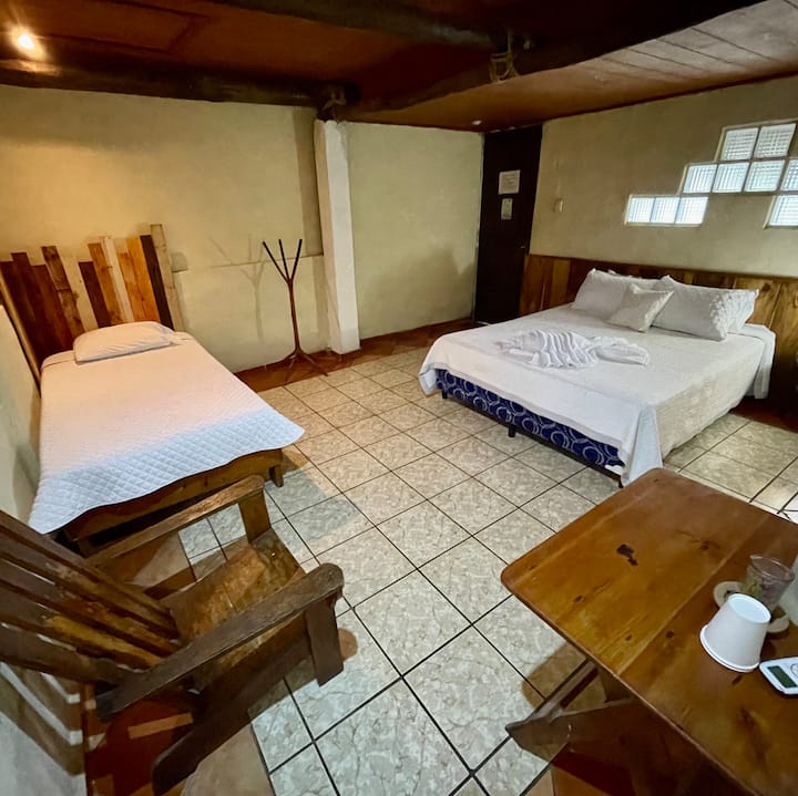 Master Suite (1) En Johnny's Place - Monterrico