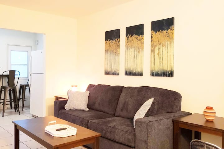 2br Home Near Airport, Bbq Grill, Big Yard & Patio - Camping World Stadium - Orlando