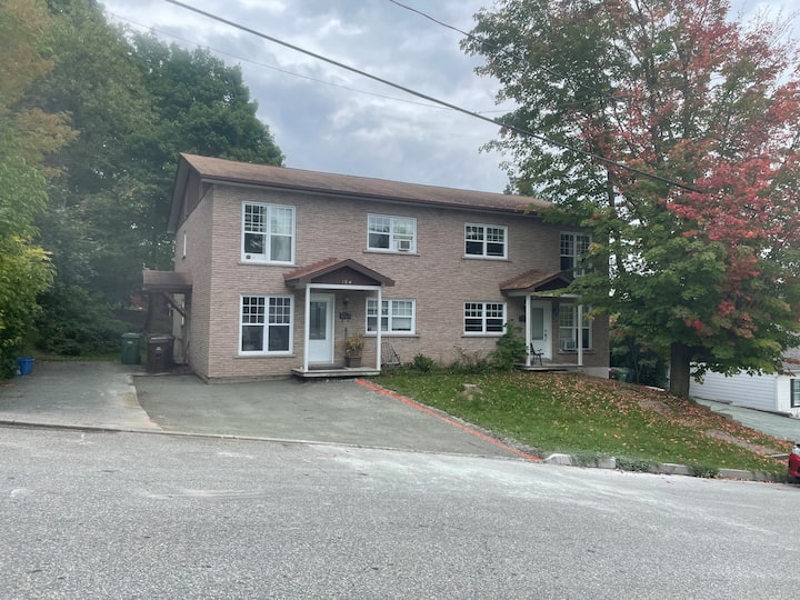 Tranquillité Assurée Avec Belle Vue - Sherbrooke