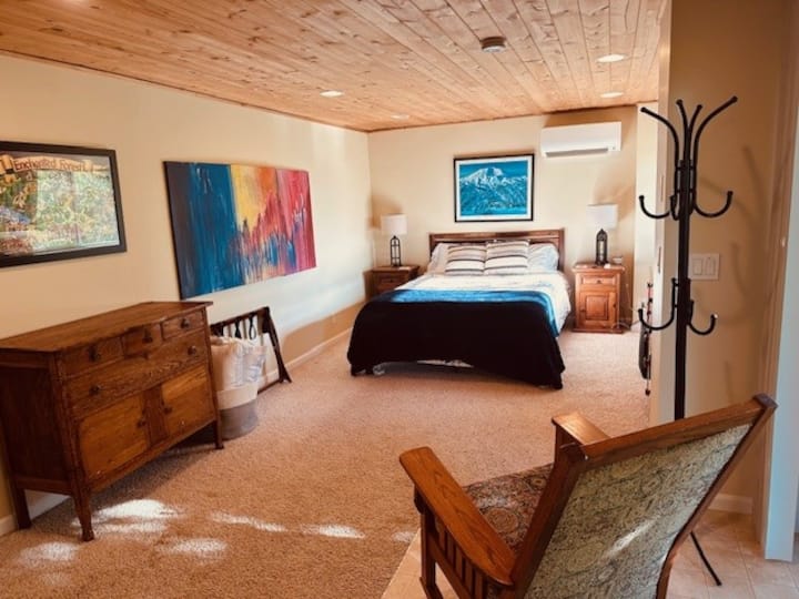 Cozy College Hill Studio - Eugene, OR