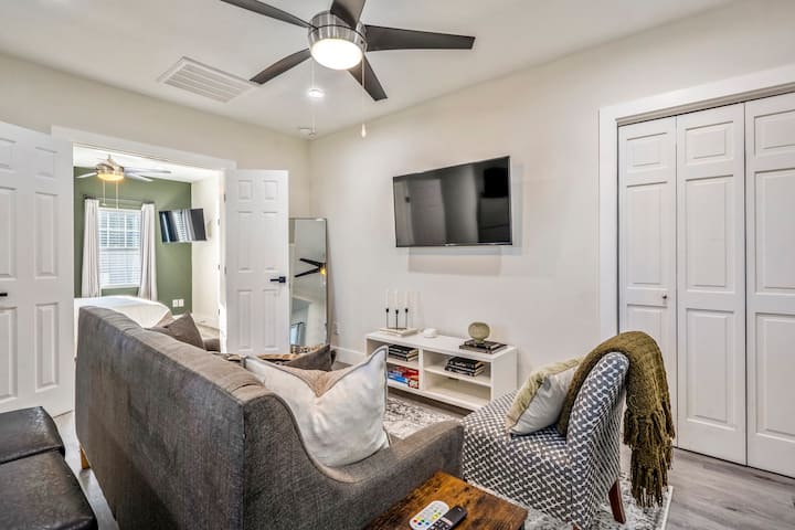 1.5 Miles From Pnc Stadium | King Bed | Entire Apt - Houston, TX