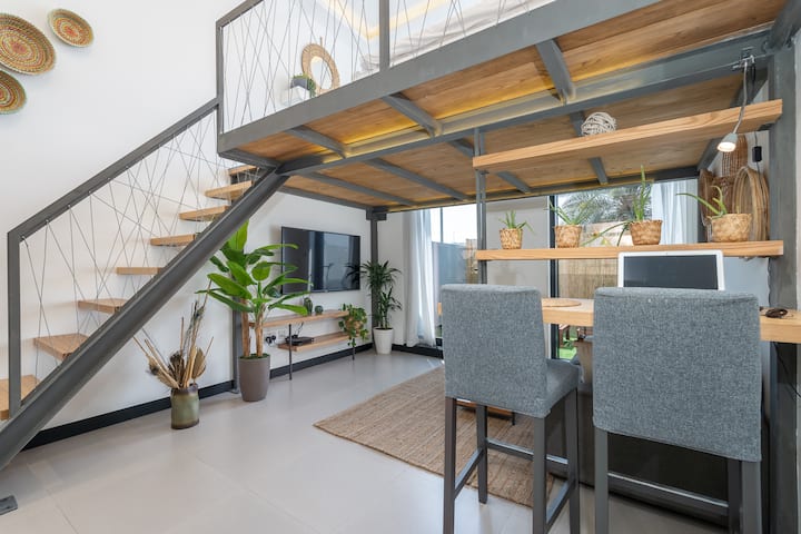 Tropical Loft With Working Station In Jvc - Dubai