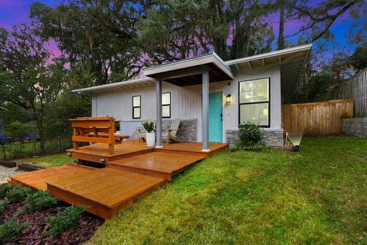 Stylish Bungalow, Walk To Uf, Priv. Parking, Deck - Gainesville, FL