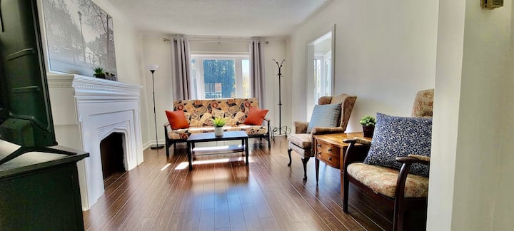 Cheerful 3-br Home And Free Parking. - Toronto