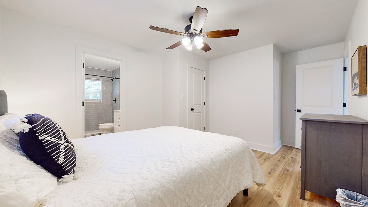 Room w/ private bath in stunning ATL reno (31d+) - Houses for Rent in ...