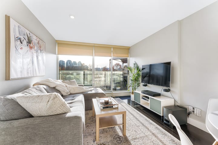 Gorgeous 1 Bed With Huge Patio! - 