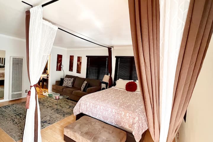 Heart Of W Hollywood! Private Condo By Whole Foods - West Hollywood, CA
