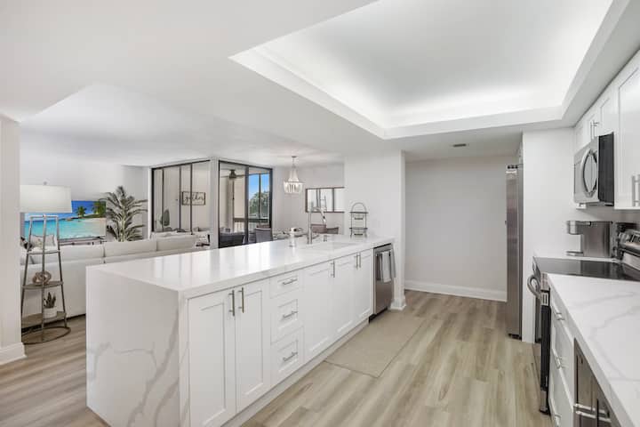 Newly Renovated 2 Bdrm/2 Bath Condo In E Delray - The Bahamas