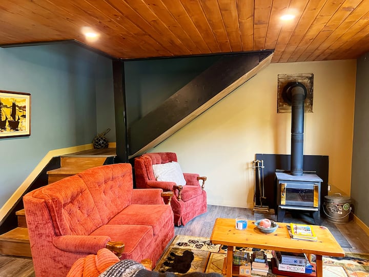 Beautiful  1-bedroom Cottage On Shawanaga Lake - Ontario