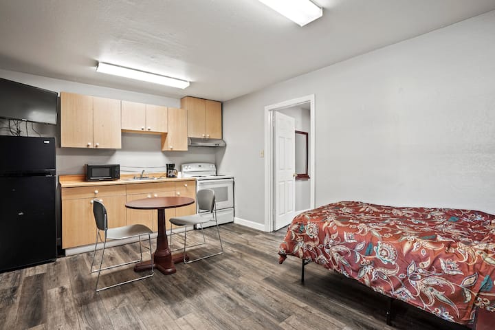 (Cozy Studio, 2bed, 1ba, W/ Kitchen) - Nella Terra Cellars, Sunol