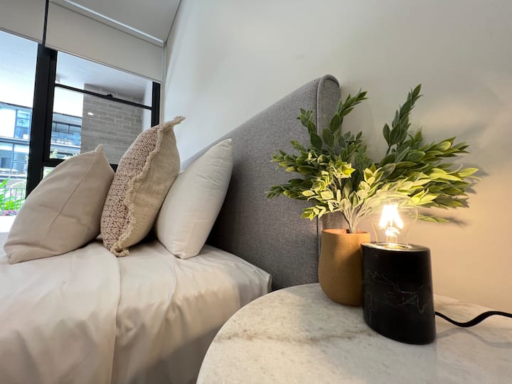 Trendy Living Near Cbd, Shops, Transport & Airport - Kensington