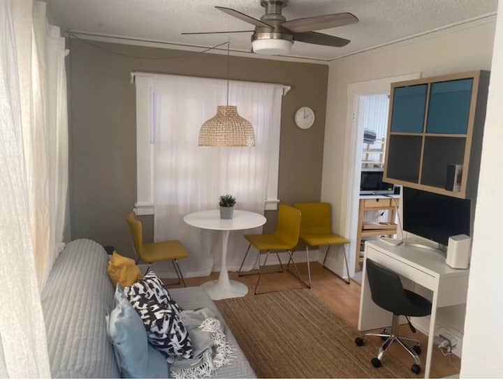 Downtown Santa Barbara 1-bedroom Historic Bungalow - Santa Barbara, CA