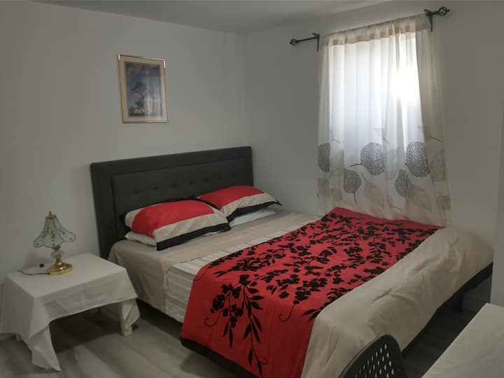 Family Unit In Toronto With Free Parking - Toronto