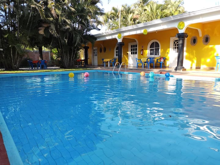 Casa Campestre Con Linda Alberca Rodeada De Palmas - Cocoyoc