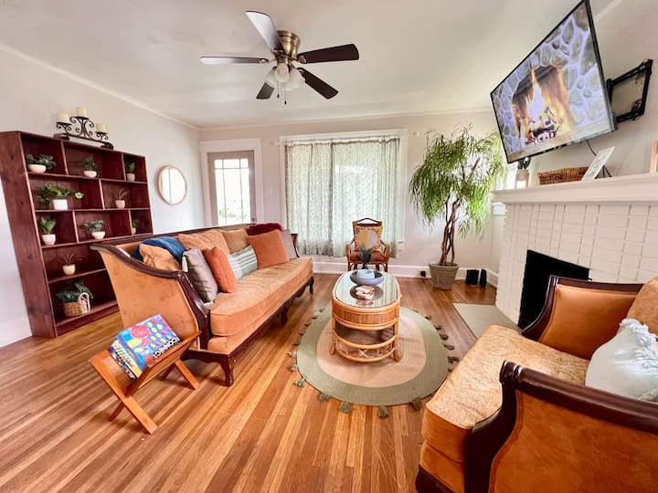 Marigold: 6bedroom Downtown Gem ~ Hot Tub - Homewood, AL