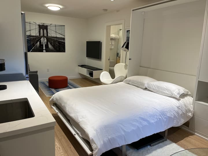 Small But Has It All! - Vancouver