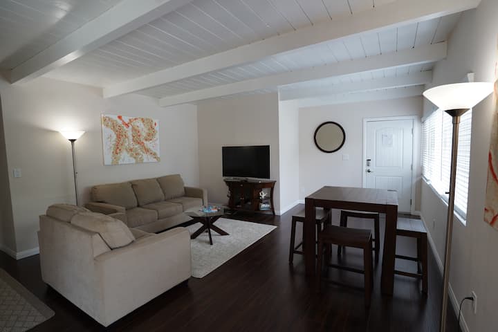 Chic Retreat 4850a Cass - San Diego, CA