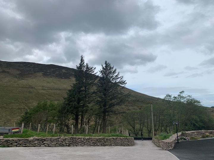 Luxury Home Overlooking The Stunning Kells Bay - Dingle